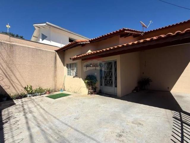 Casa para venda em Residencial Das Ilhas de 271.54m² com 5 Quartos, 2 Suites e 3 Garagens