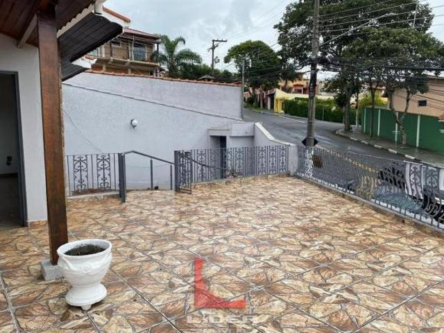 Casa para venda em Residencial Das Ilhas de 290.00m² com 3 Quartos, 1 Suite e 5 Garagens