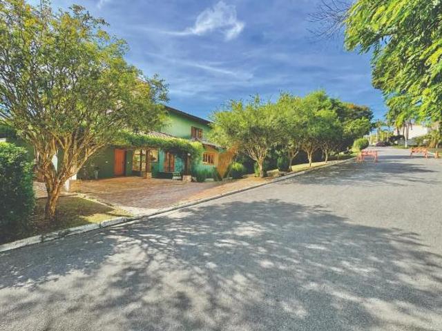 Casa para venda em Residencial Euroville de 620.00m² com 4 Quartos, 4 Suites e 6 Garagens