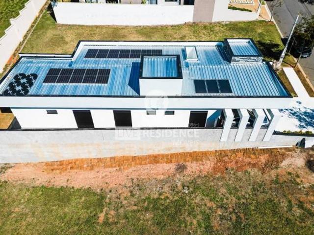 Casa para venda em Residencial Fazenda Santa Rosa Fase 1 de 200.00m² com 3 Quartos, 3 Suites e 4 G