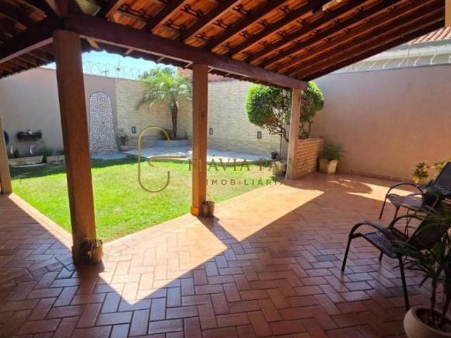Casa para venda em Residencial Flórida de 168.00m² com 3 Quartos, 1 Suite e 6 Garagens