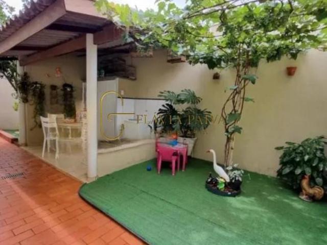 Casa para venda em Residencial Flórida de 187.00m² com 3 Quartos, 1 Suite e 2 Garagens