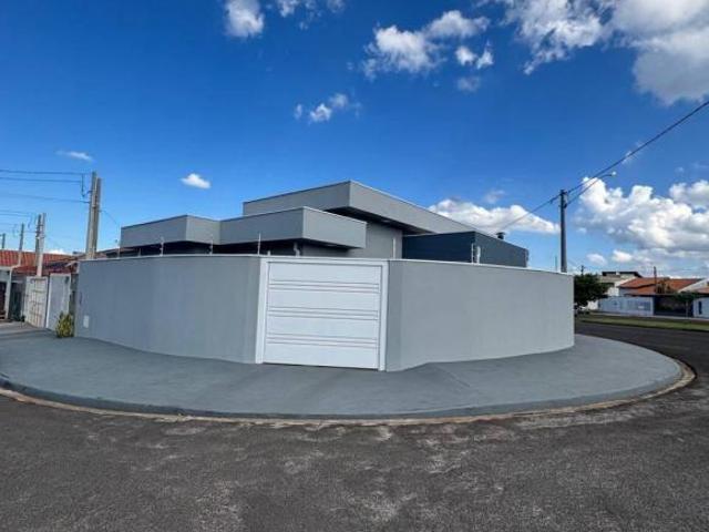 Casa para venda em Residencial Jardim Ouro Verde de 200.00m² com 3 Quartos, 1 Suite e 3 Garagens
