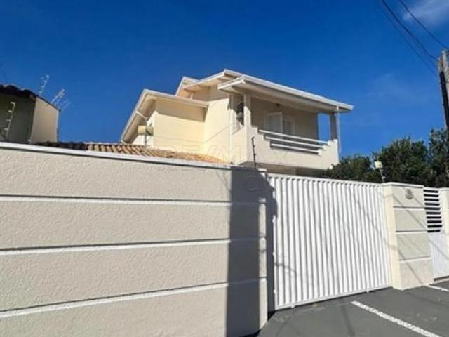 Casa para venda em Residencial Jardim Perolla de 239.00m² com 3 Quartos, 1 Suite e 4 Garagens