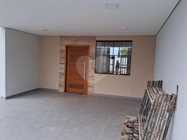 Casa para venda em Residencial Jardim Perolla Ii de 150.00m² com 3 Quartos, 1 Suite e 2 Garagens