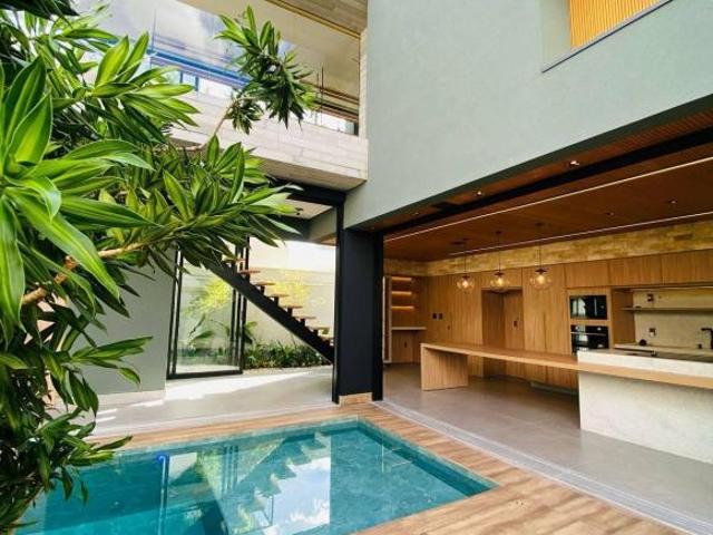 Casa para venda em Residencial Olivito de 304.00m² com 4 Quartos, 4 Suites e 4 Garagens