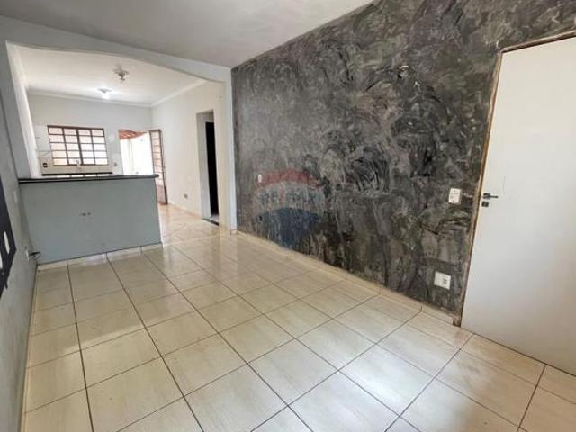 Casa para venda em Residencial Léo Gomes De Moraes de 98.26m² com 2 Quartos e 2 Garagens