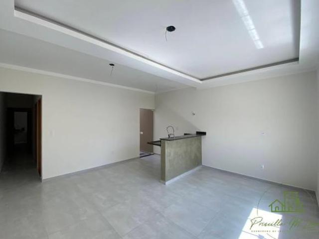 Casa para venda em Residencial Lívia de 61.00m² com 2 Quartos, 1 Suite e 2 Garagens