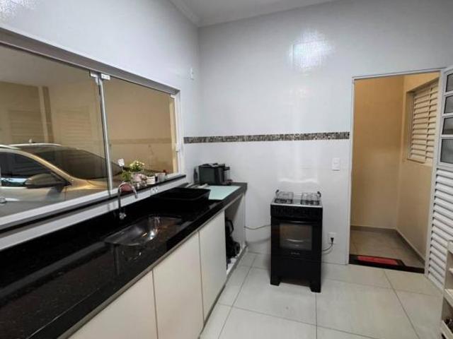 Casa para venda em Residencial Lívia I de 130.00m² com 3 Quartos, 2 Suites e 2 Garagens