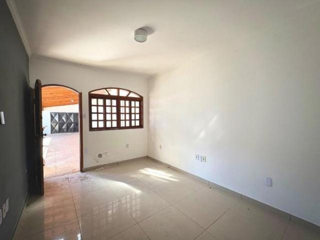 Casa para venda em Residencial Nova Esperanca de 95.00m² com 1 Quarto e 4 Garagens
