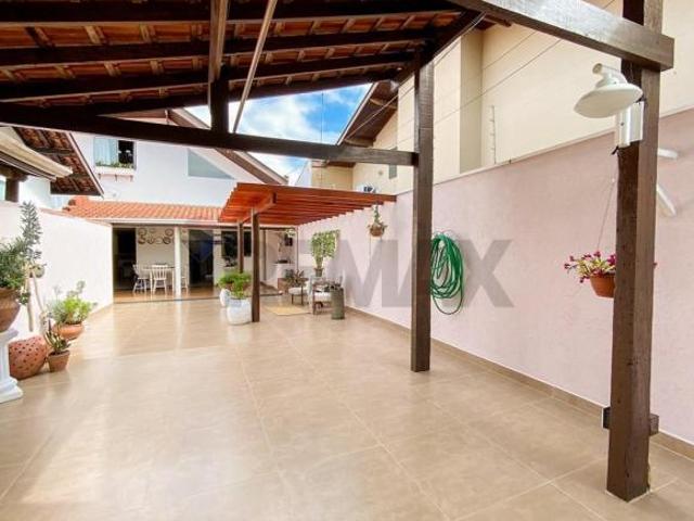 Casa para venda em Residencial Salvato de 258.00m² com 3 Quartos, 2 Suites e 3 Garagens