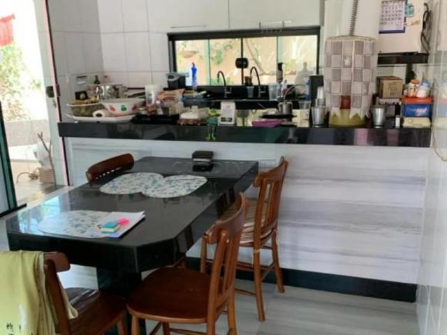 Casa para venda em Residencial Samambaia de 277.00m² com 3 Quartos, 2 Suites e 3 Garagens