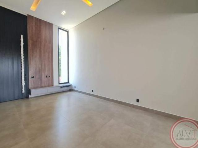 Casa para venda em Residencial Portal do Lago de 177.00m² com 3 Quartos, 3 Suites e 4 Garagens