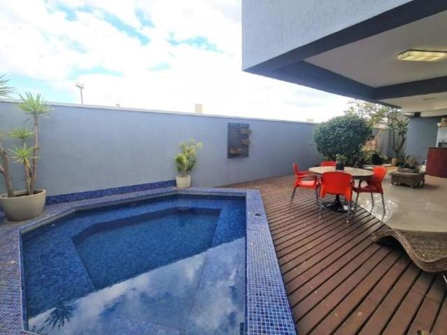 Casa para venda em Residencial Portal do Lago de 312.00m² com 3 Quartos, 3 Suites e 4 Garagens