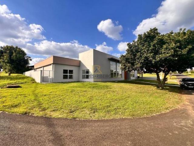 Casa para venda em Residencial Parque Laguna Ii de 380.00m² com 4 Quartos, 3 Suites e 4 Garagens