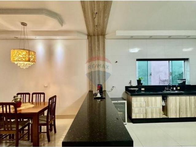 Casa para venda em Residencial Parque Rochele Ii de 275.00m² com 3 Quartos, 1 Suite e 3 Garagens