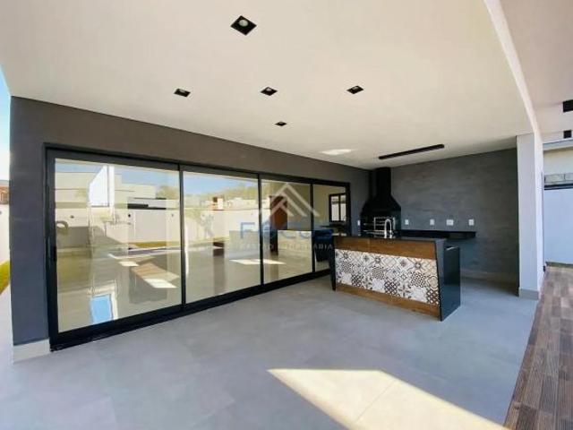 Casa para venda em Residencial Pecan de 236.00m² com 3 Quartos, 1 Suite e 4 Garagens