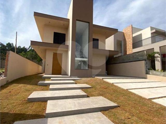 Casa para venda em Residencial Pecan de 256.00m² com 4 Quartos, 4 Suites e 2 Garagens