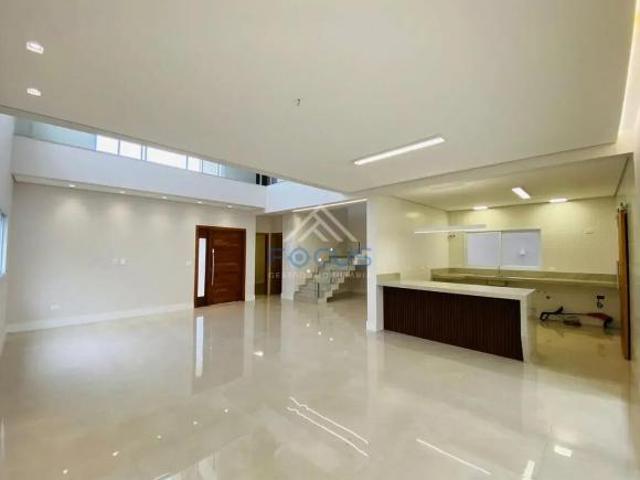 Casa para venda em Residencial Pecan de 253.00m² com 4 Quartos, 3 Suites e 4 Garagens