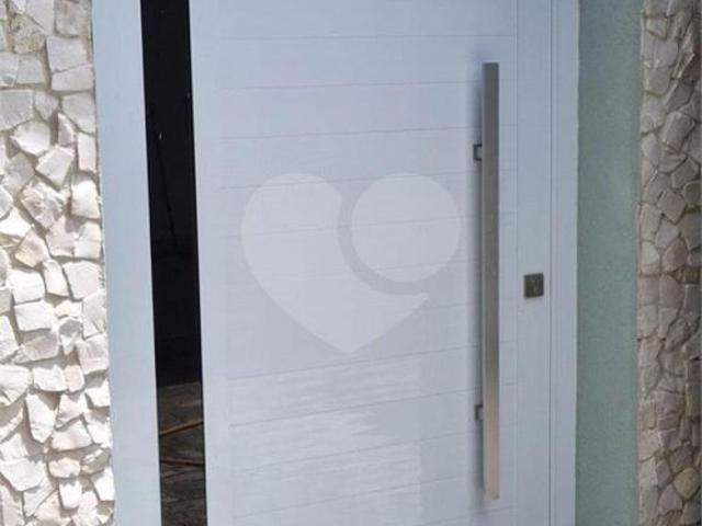 Casa para venda em Residencial Tosi de 165.00m² com 3 Quartos, 1 Suite e 2 Garagens