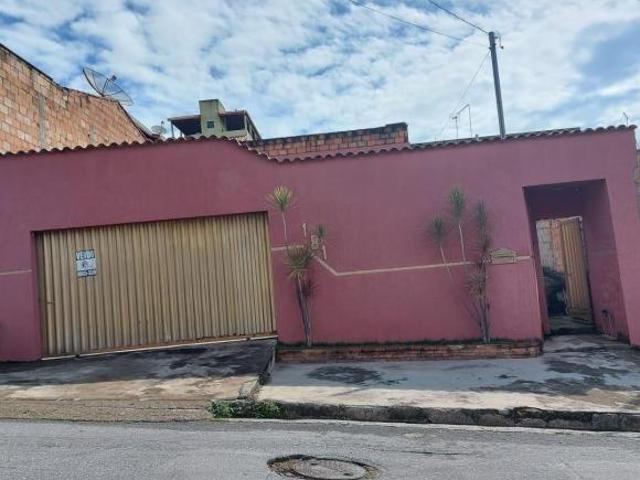 Casa para venda em Residencial Taquaril de 100.00m² com 3 Quartos, 1 Suite e 3 Garagens