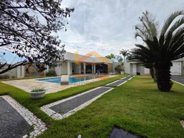 Casa para venda em Residencial Vale Das Nogueiras de 380.00m² com 4 Quartos, 1 Suite e 6 Garagens