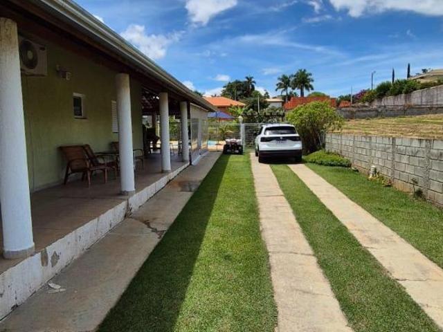 Casa para venda em Residencial Village Da Serra de 210.00m² com 3 Quartos, 1 Suite e 8 Garagens