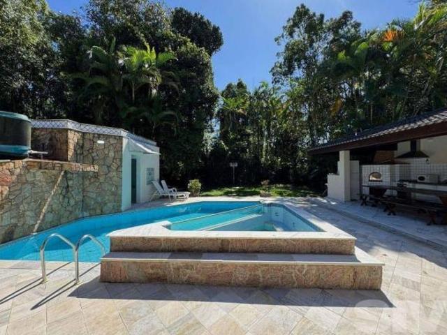 Casa para venda em Riviera de 400.00m² com 4 Quartos, 2 Suites e 6 Garagens
