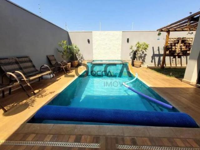 Casa para venda em Ribeirânia de 180.00m² com 3 Quartos, 3 Suites e 4 Garagens