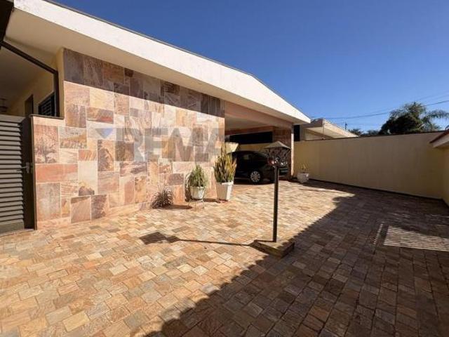 Casa para venda em Ribeirânia de 232.09m² com 3 Quartos, 1 Suite e 4 Garagens