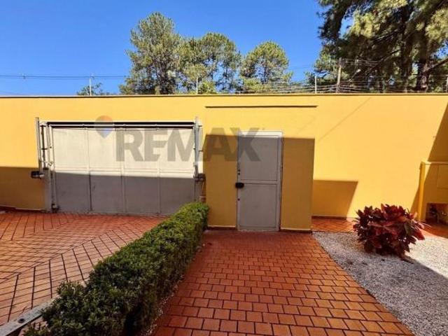 Casa para venda em Ribeirânia de 260.30m² com 3 Quartos, 1 Suite e 4 Garagens