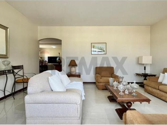 Casa para venda em Ribeirânia de 312.00m² com 3 Quartos, 1 Suite e 4 Garagens