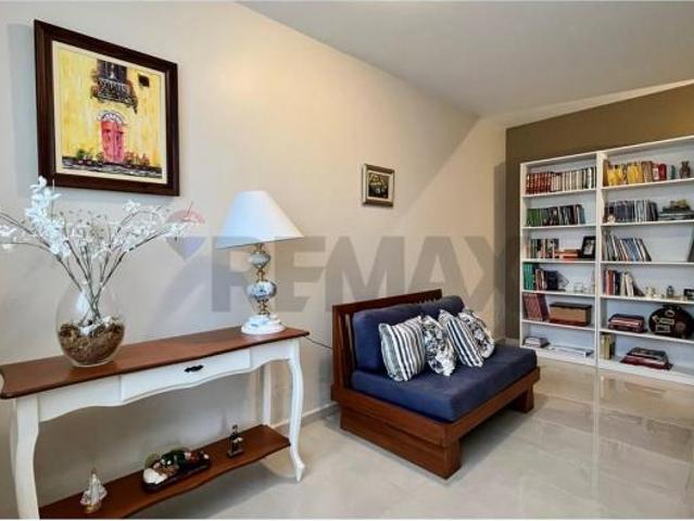 Casa para venda em Ribeirânia de 312.00m² com 3 Quartos, 1 Suite e 4 Garagens