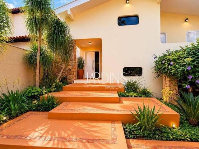 Casa para venda em Ribeirânia de 313.00m² com 4 Quartos, 2 Suites e 4 Garagens