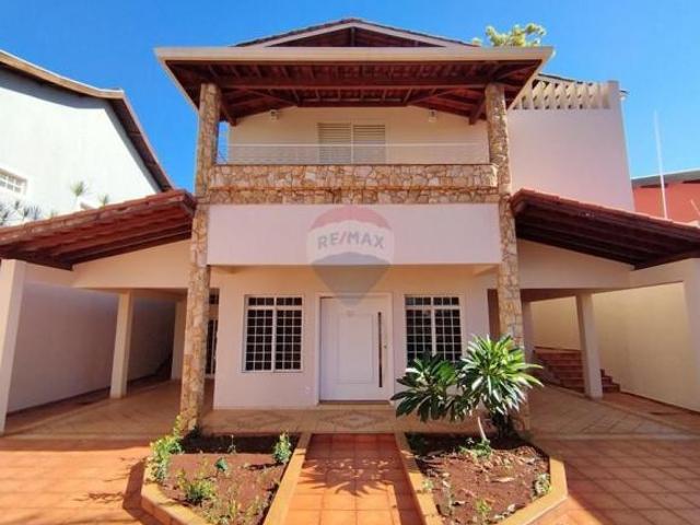 Casa para venda em Ribeirânia de 373.27m² com 4 Quartos, 1 Suite e 8 Garagens