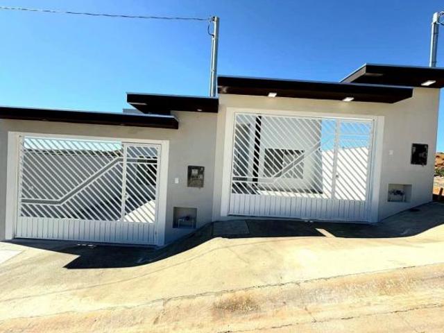 Casa para Venda em Toledo, Centro, 2 dormitórios, 1 banheiro, 1 vaga