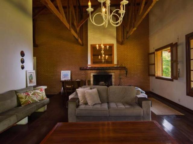 Casa para venda em Toriba com 3 quartos, sendo 2 suítes, 250m²