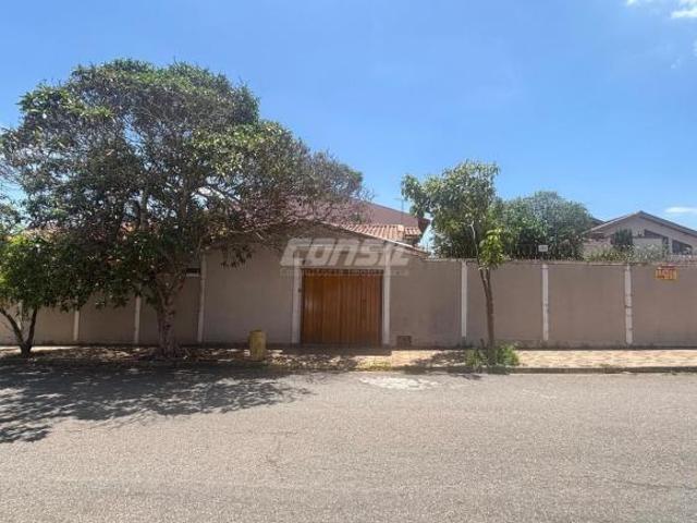 Casa para Venda em Tatuí, Centro, 3 dormitórios, 2 suítes, 2 banheiros