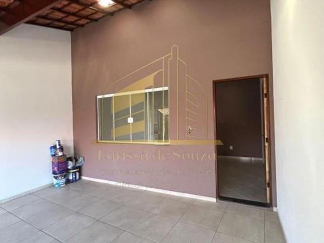 Casa para Venda em Tatuí, Jardim Lírio, 2 dormitórios, 1 suíte, 2 banheiros, 2 vagas