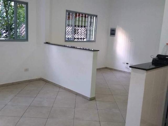Casa para venda em Taboão de 75.00m² com 1 Quarto, 1 Suite e 2 Garagens