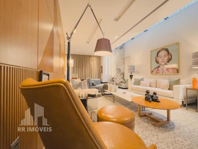 Casa para venda em Tamboré de 525.00m² com 4 Quartos, 4 Suites e 6 Garagens