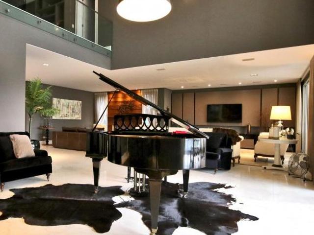 Casa para venda em Tamboré de 994.00m² com 5 Quartos, 5 Suites e 10 Garagens