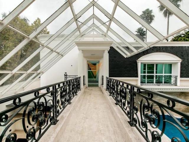 Casa para venda em Tamboré de 1250.00m² com 6 Quartos, 6 Suites e 14 Garagens
