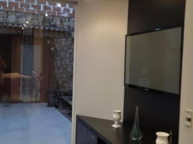 Casa para venda em Tamboré de 180.00m² com 4 Quartos, 1 Suite e 2 Garagens