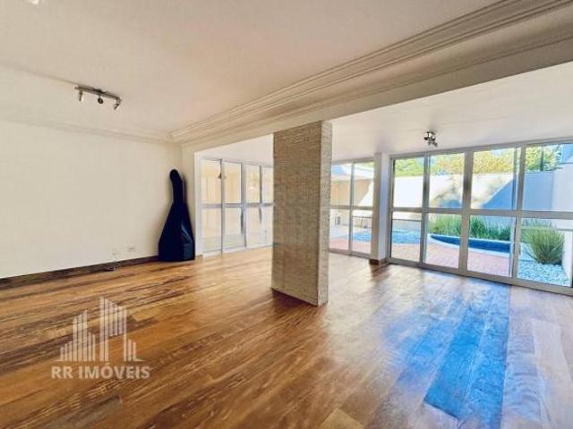 Casa para venda em Tamboré de 180.00m² com 3 Quartos, 1 Suite e 4 Garagens