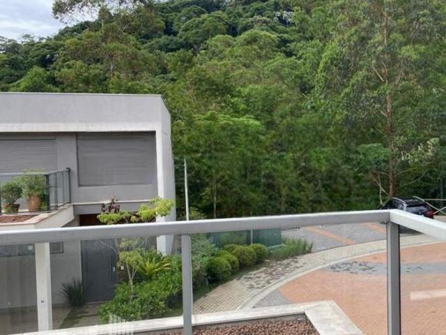 Casa para venda em Tamboré de 200.00m² com 3 Quartos, 3 Suites e 2 Garagens