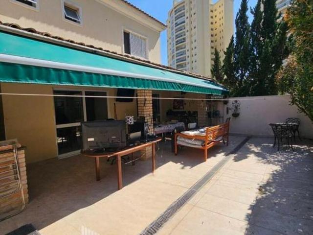 Casa para venda em Tamboré de 234.00m² com 4 Quartos, 4 Suites e 3 Garagens