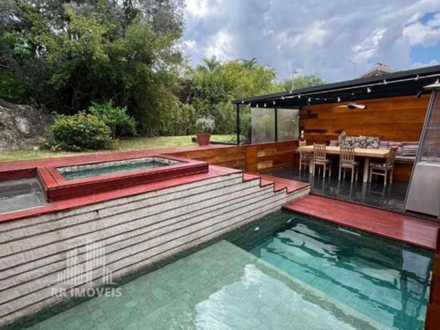 Casa para venda em Tamboré de 243.00m² com 3 Quartos, 3 Suites e 4 Garagens