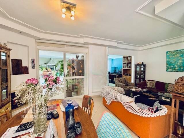 Casa para venda em Tamboré em Santana De Parnaíba São Paulo de 200.00m² com 3 Quartos, 1 Suíte e 2 Garagens