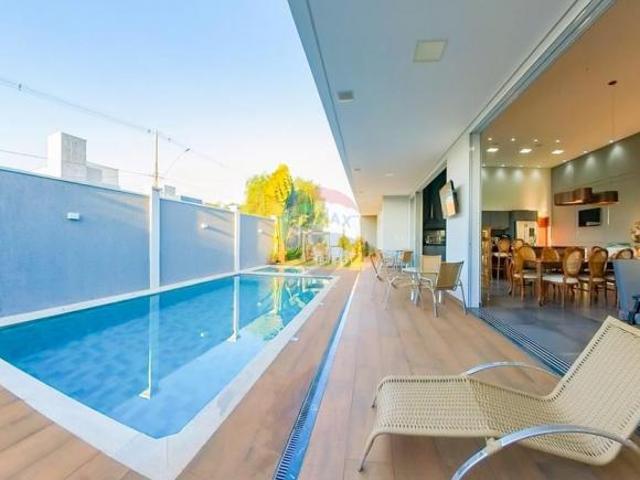 Casa para venda em Terras De Carolina de 326.00m² com 4 Quartos, 4 Suites e 2 Garagens